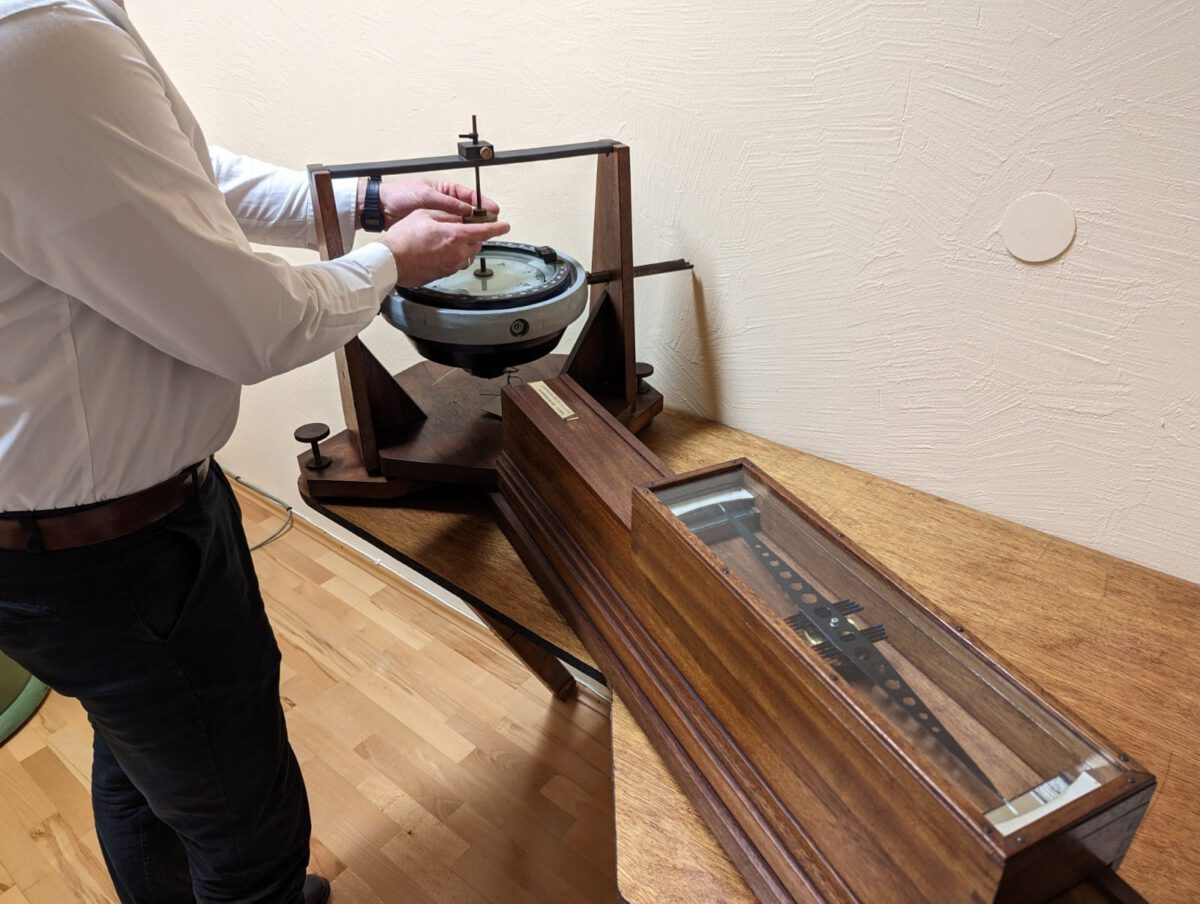 Magnetic compass - laboratory testing and repairing - HANSE SURVEY